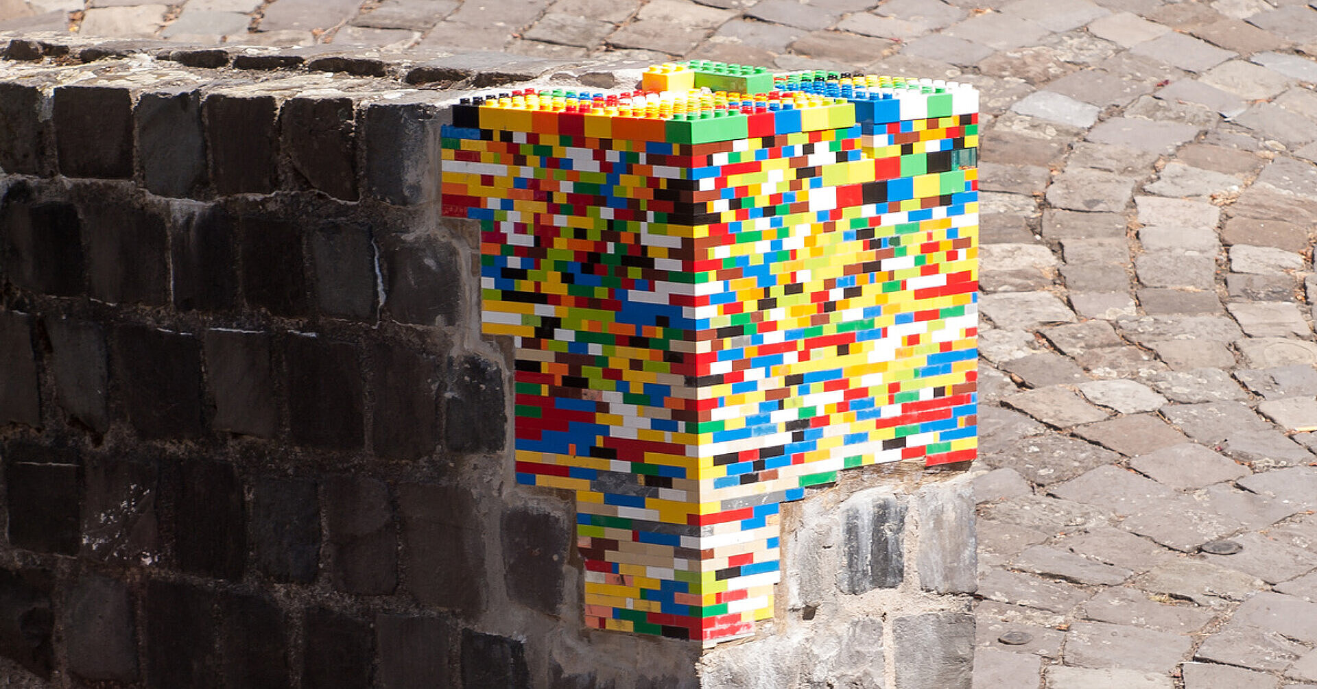 The integration cost of wind and solar power